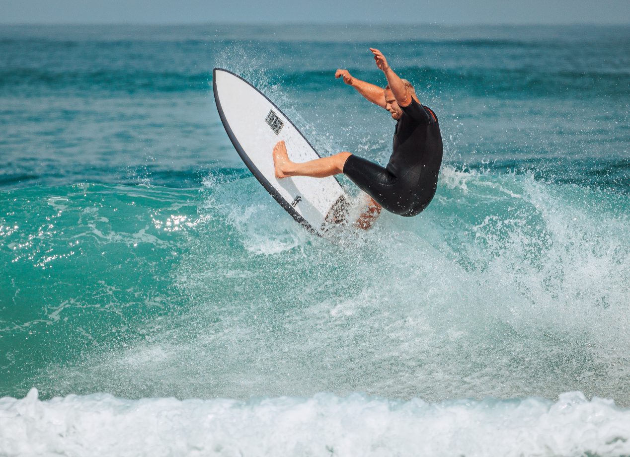 Surfing safety tips: Enjoy the waves safely! - Brunotti Surfcamp